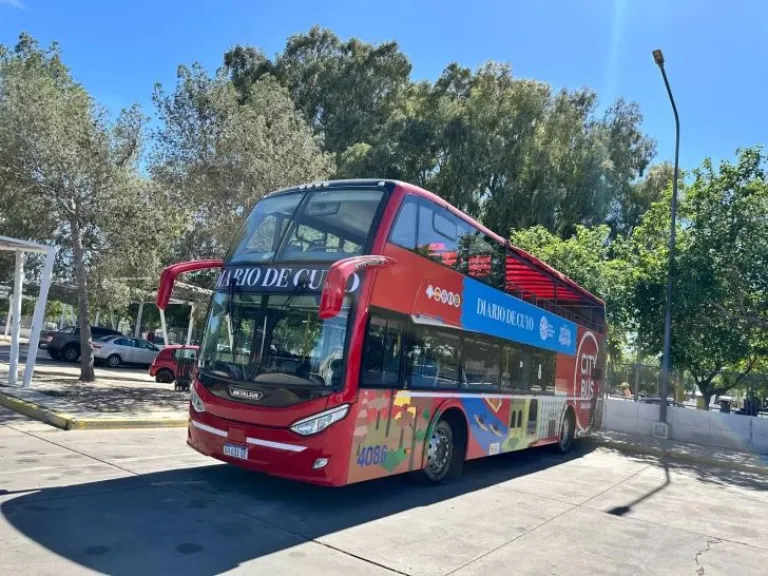 San Juan estrenó el bus descapotable con un city tour por Capital ...